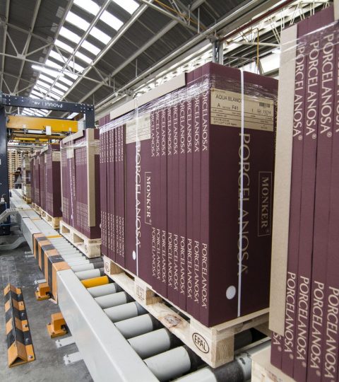 STRETCH HOOD LINE | Your Custom Packaging Line by Innova