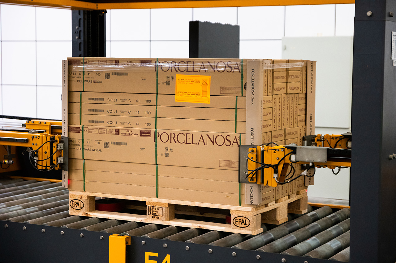 Advantages of automatic pallet strapping systems for the ceramic industry