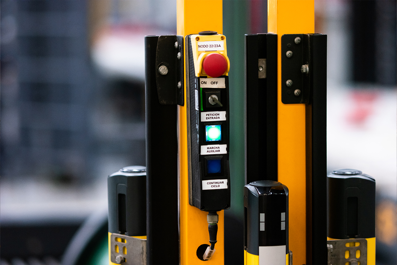 Essential safety accessories in automatic pallet packaging lines