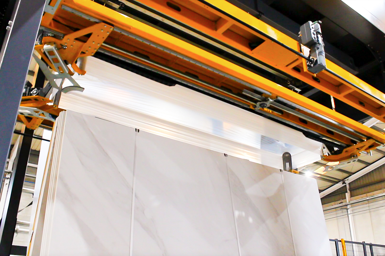 Innova innovates automatic packaging for large format with its new ...