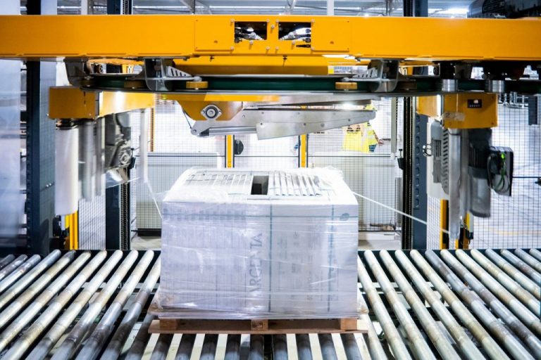 How to choose the best Pallet Stretch Wrapper: semiautomatic or automatic?