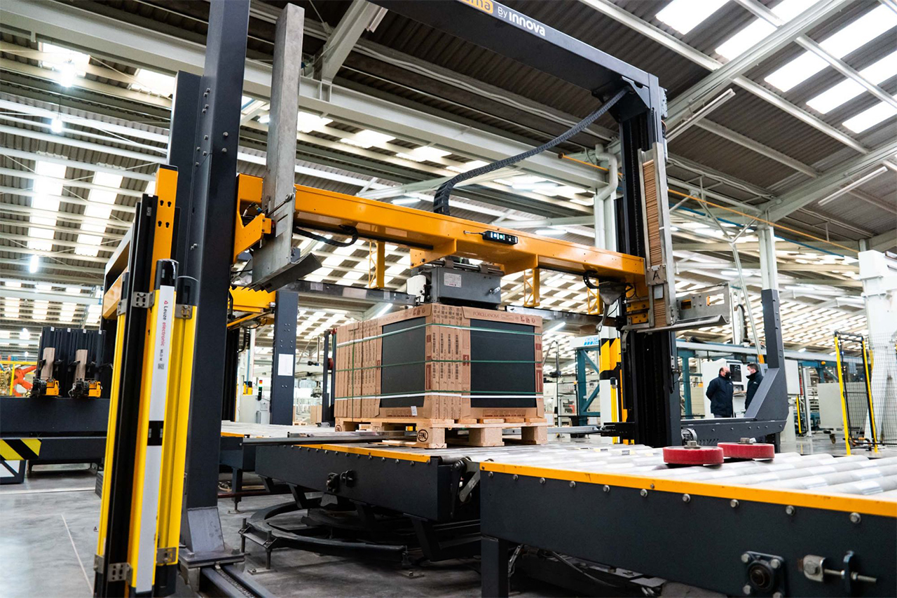 Vertical Strapping with Edge Protectors for pallet loads